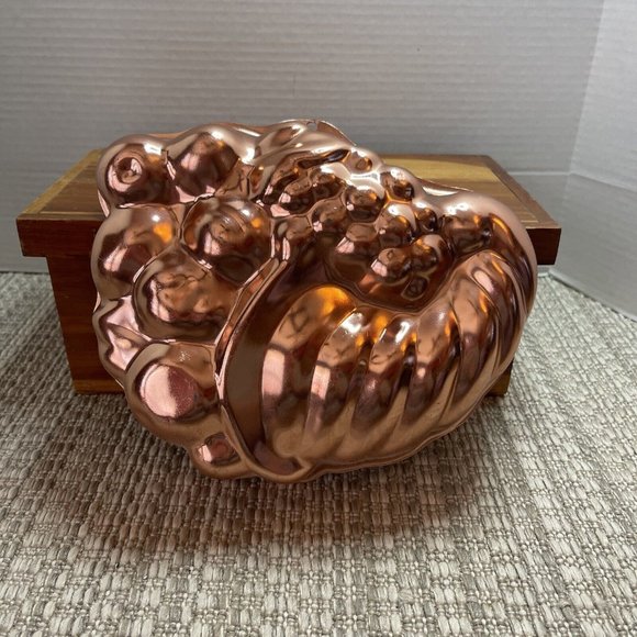 Unbranded | Wall Decor | Vintage Cornucopia Copper Mold Metal Jello ...